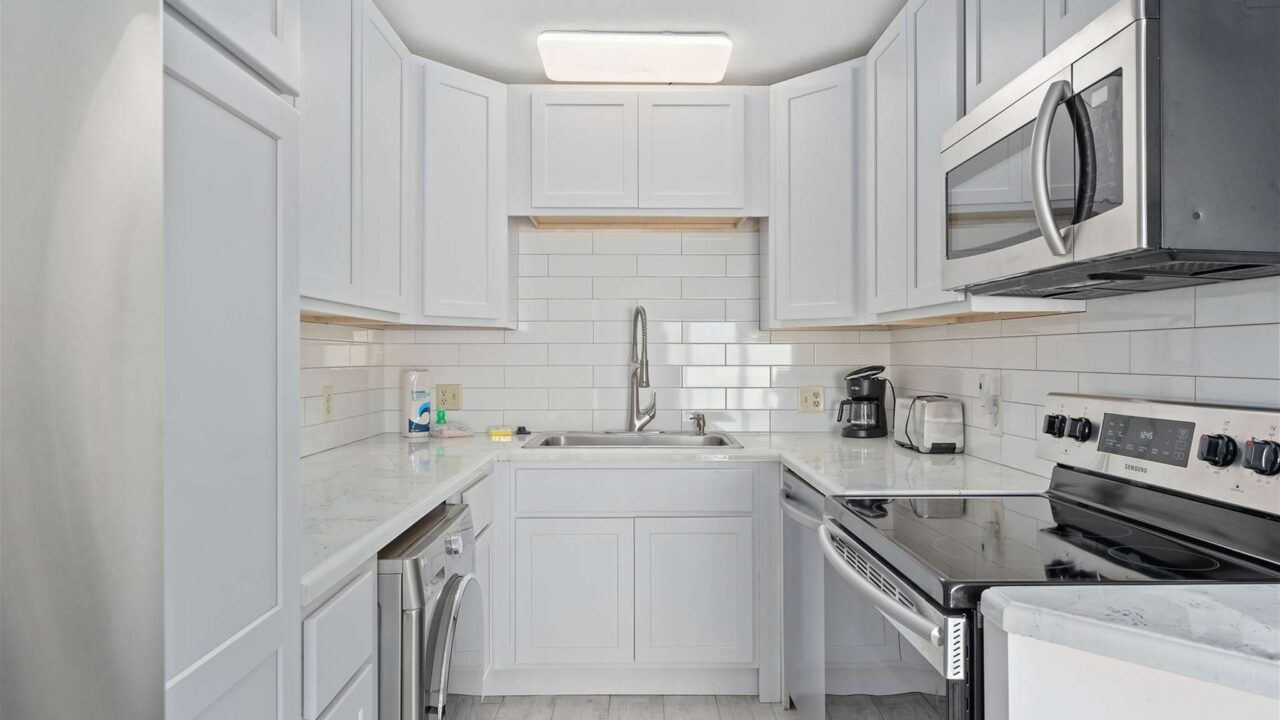 The Summit 1006|Lake and Ocean Condos