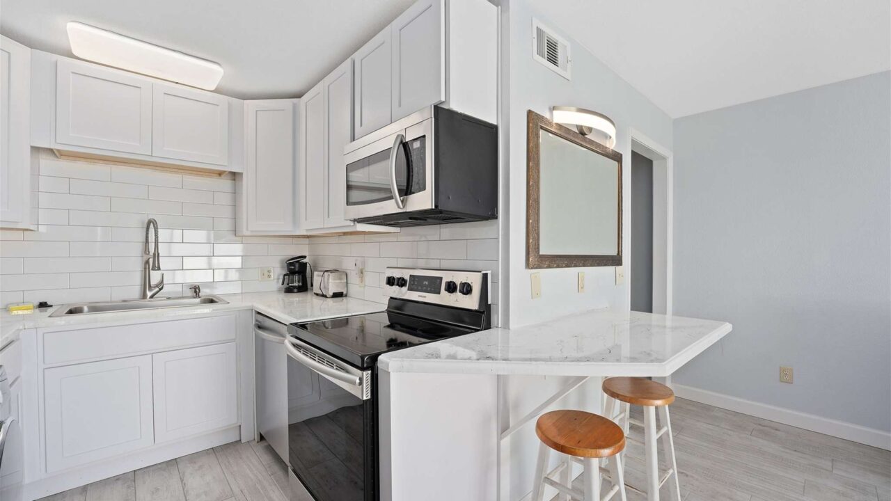 The Summit 1006|Lake and Ocean Condos